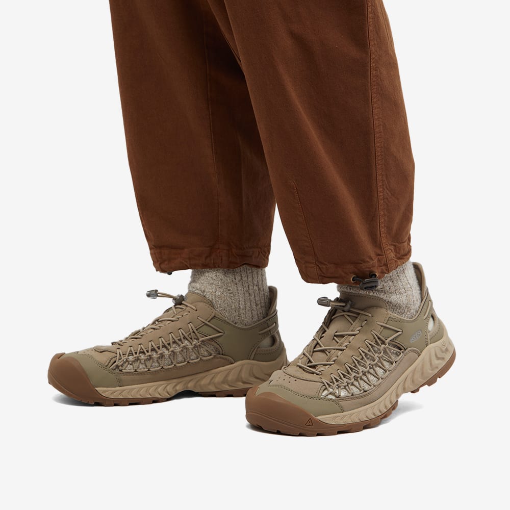 KEEN Uneek Nxis Timberwolf & Plaza Taupe | END. (KR)