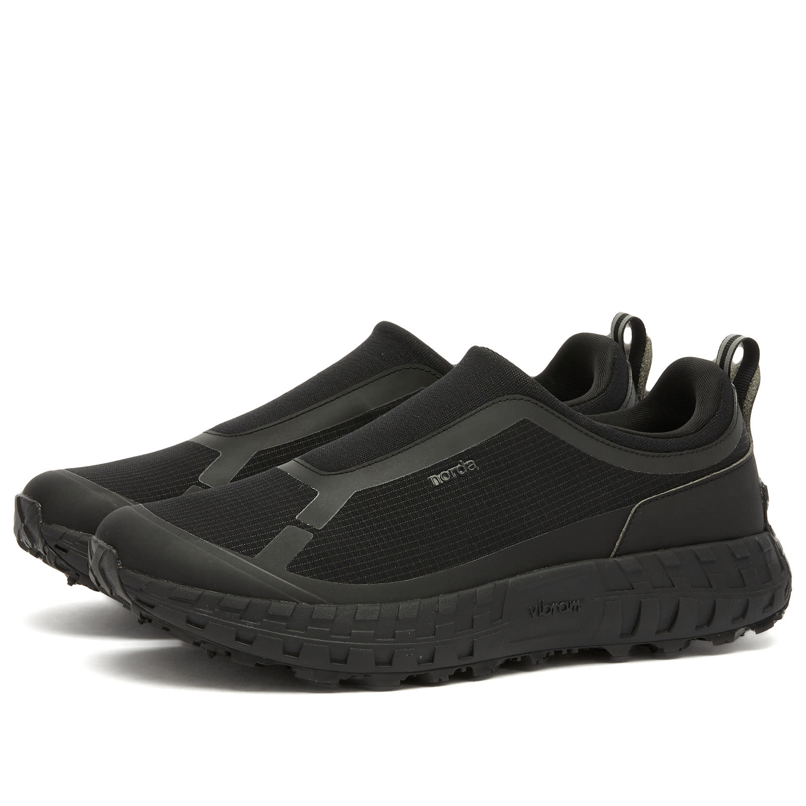 Norda 003 Pitch Black | END.