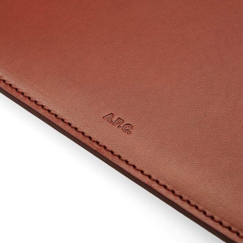 A.P.C. Tony Document Holder Hazelnut | END.