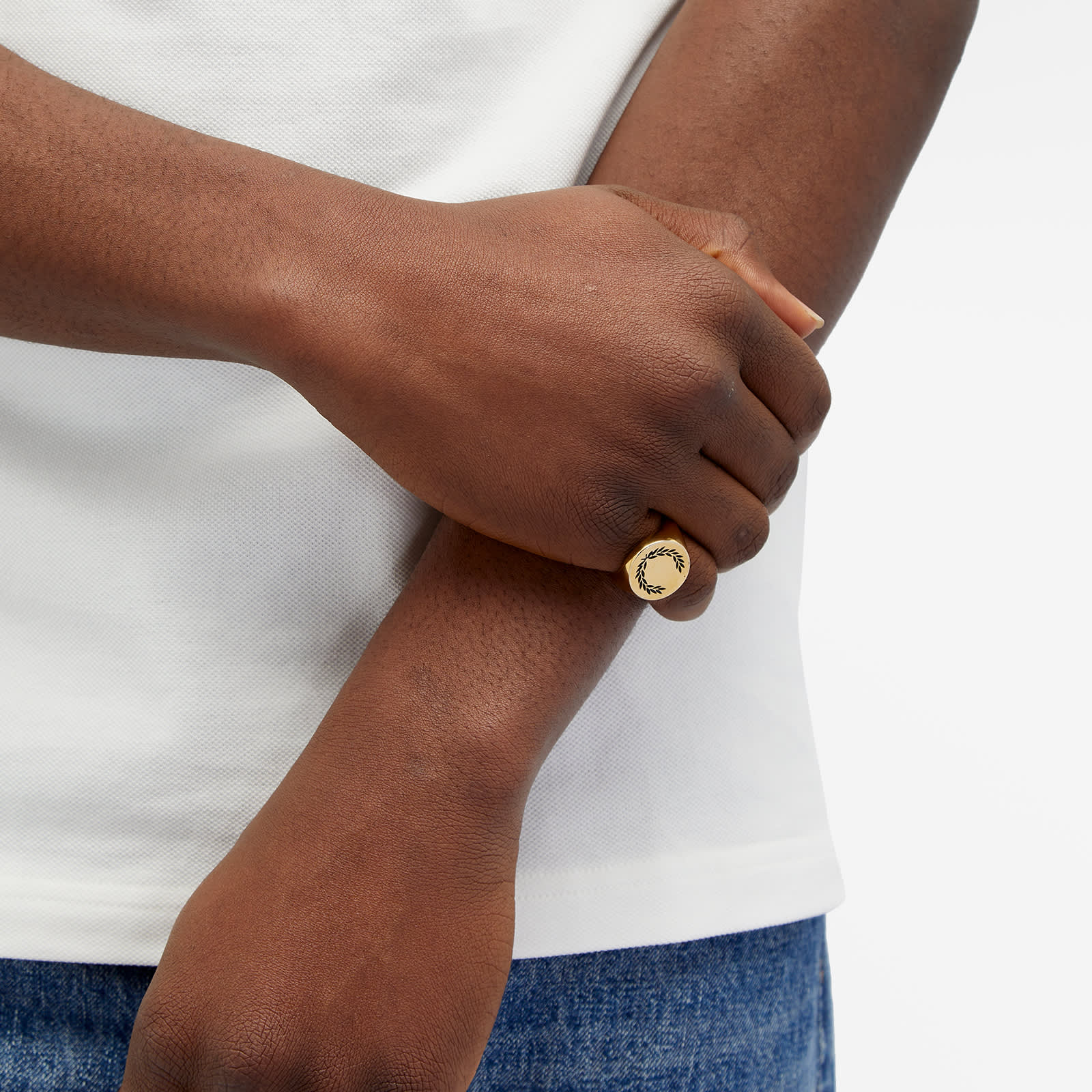 Fred Perry Laurel Wreath Signet Ring Gold | END. (JP)