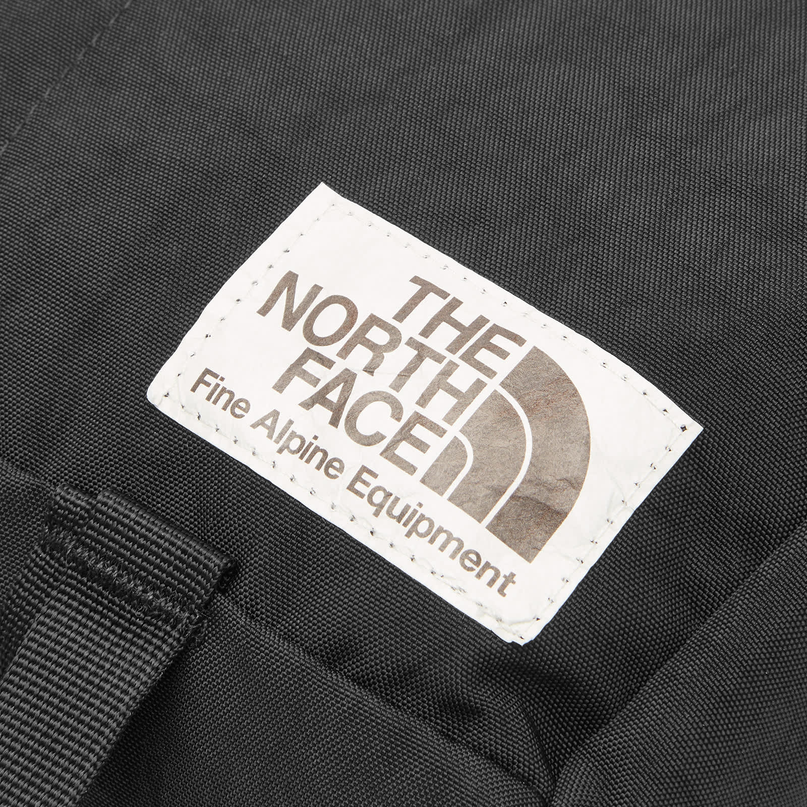 The North Face Berkeley Crossbody Bag Tnf Black & Mineral Gold | END. (GB)