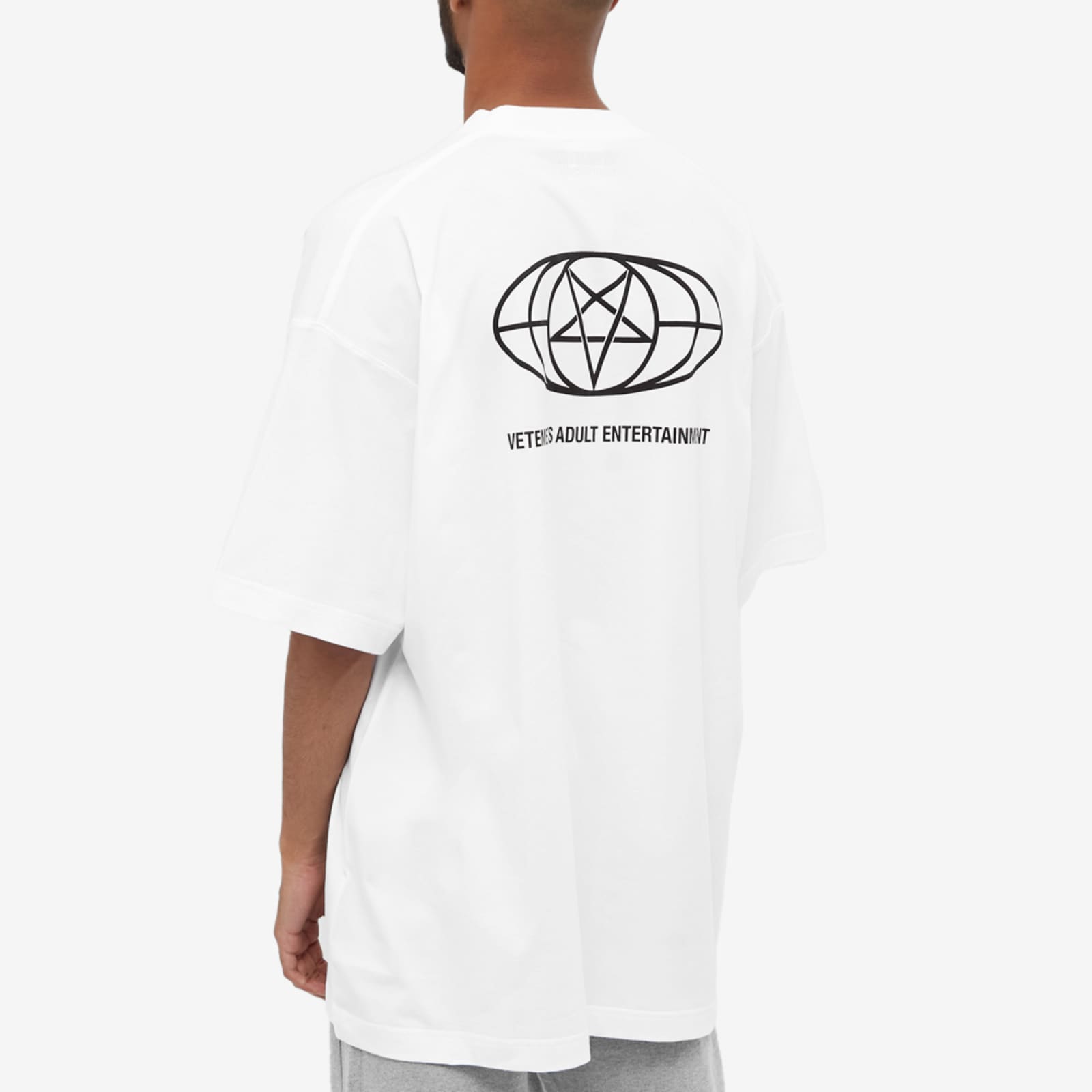 VETEMENTS Oversized 18+ Restricted T-Shirt White | END. (US)