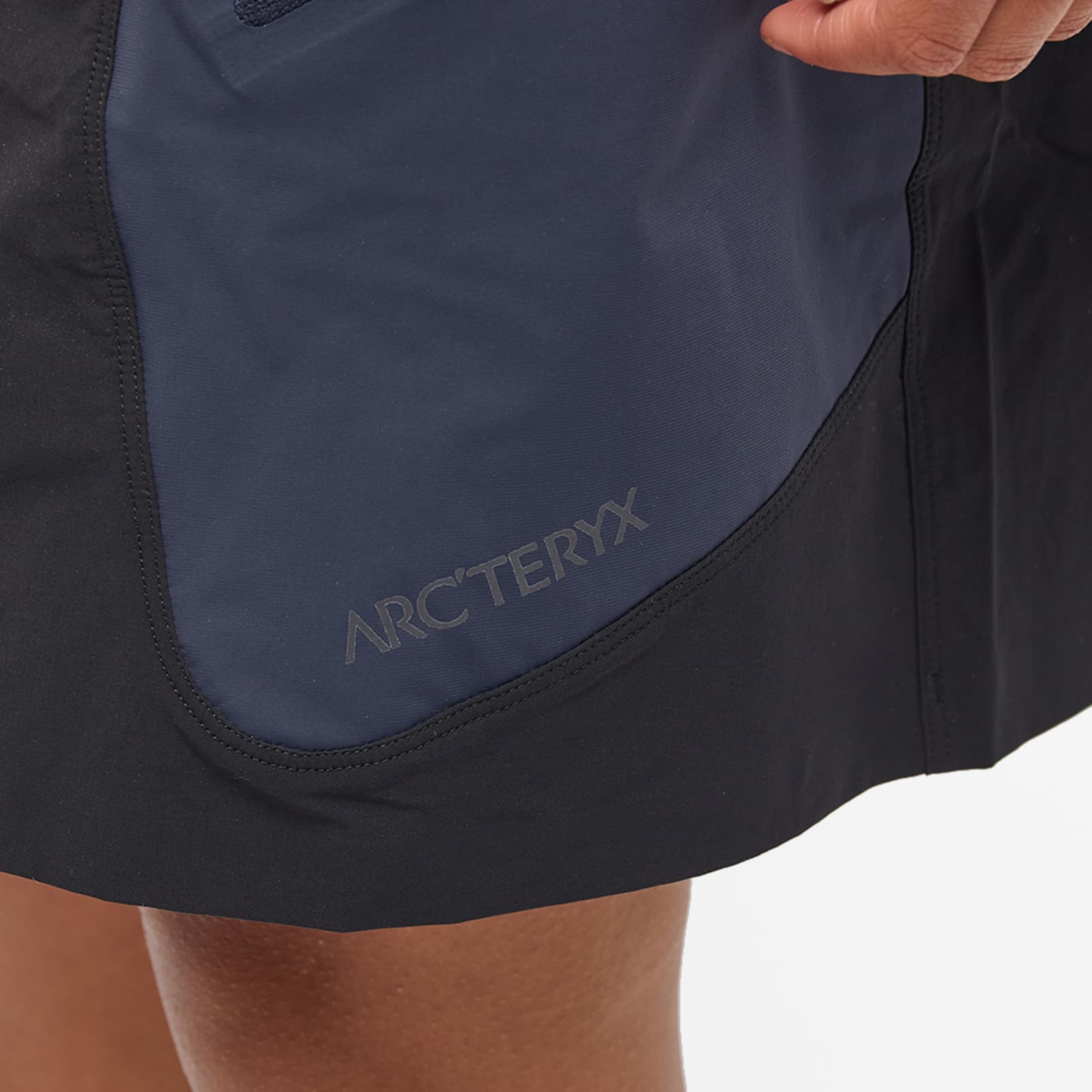 Arc'teryx System A Eislen Cargo Shorts Midnight Black | END.