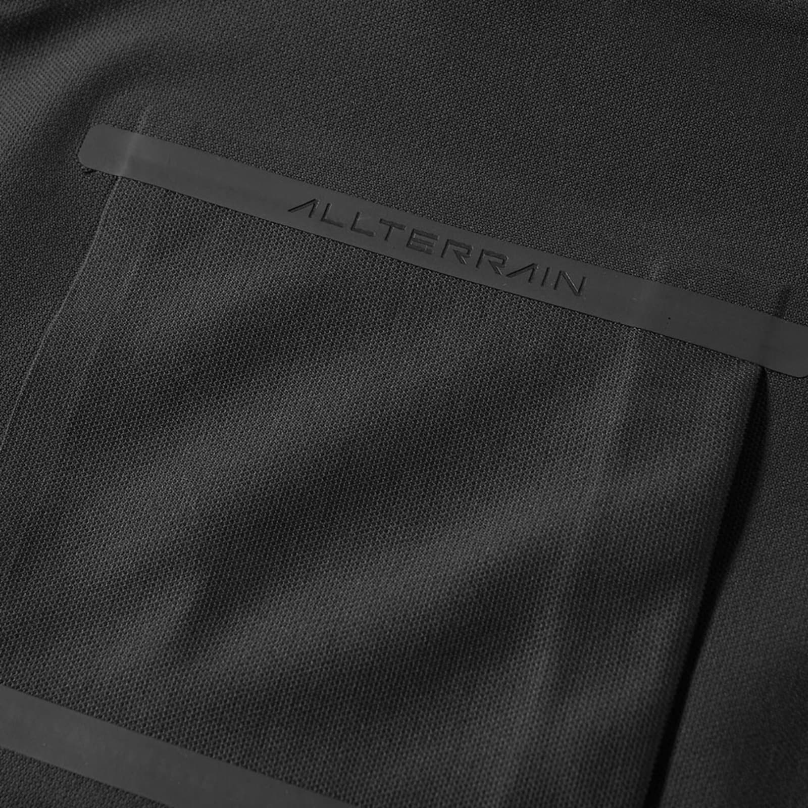 Descente Allterrain Supersonic Seamless Tee Black | END. (HK)