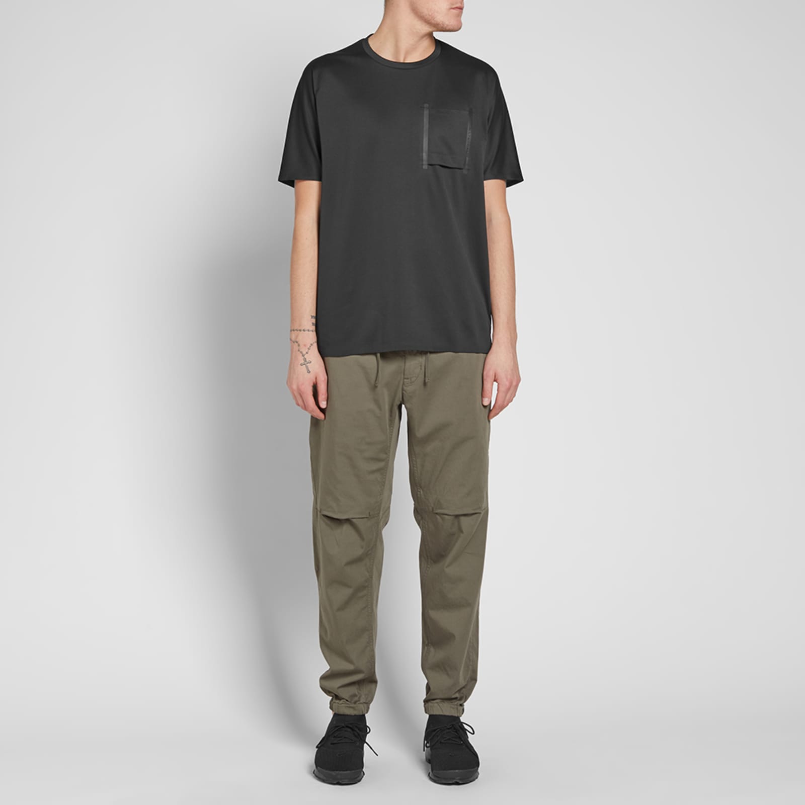 Descente Allterrain Supersonic Seamless Tee Black | END. (HK)