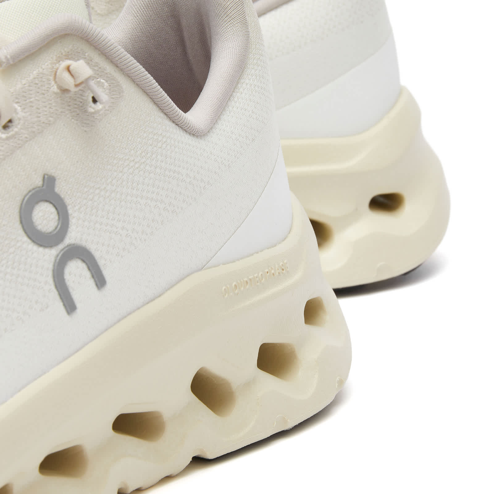 ON Cloudtilt Sand & Cream | END. (HK)