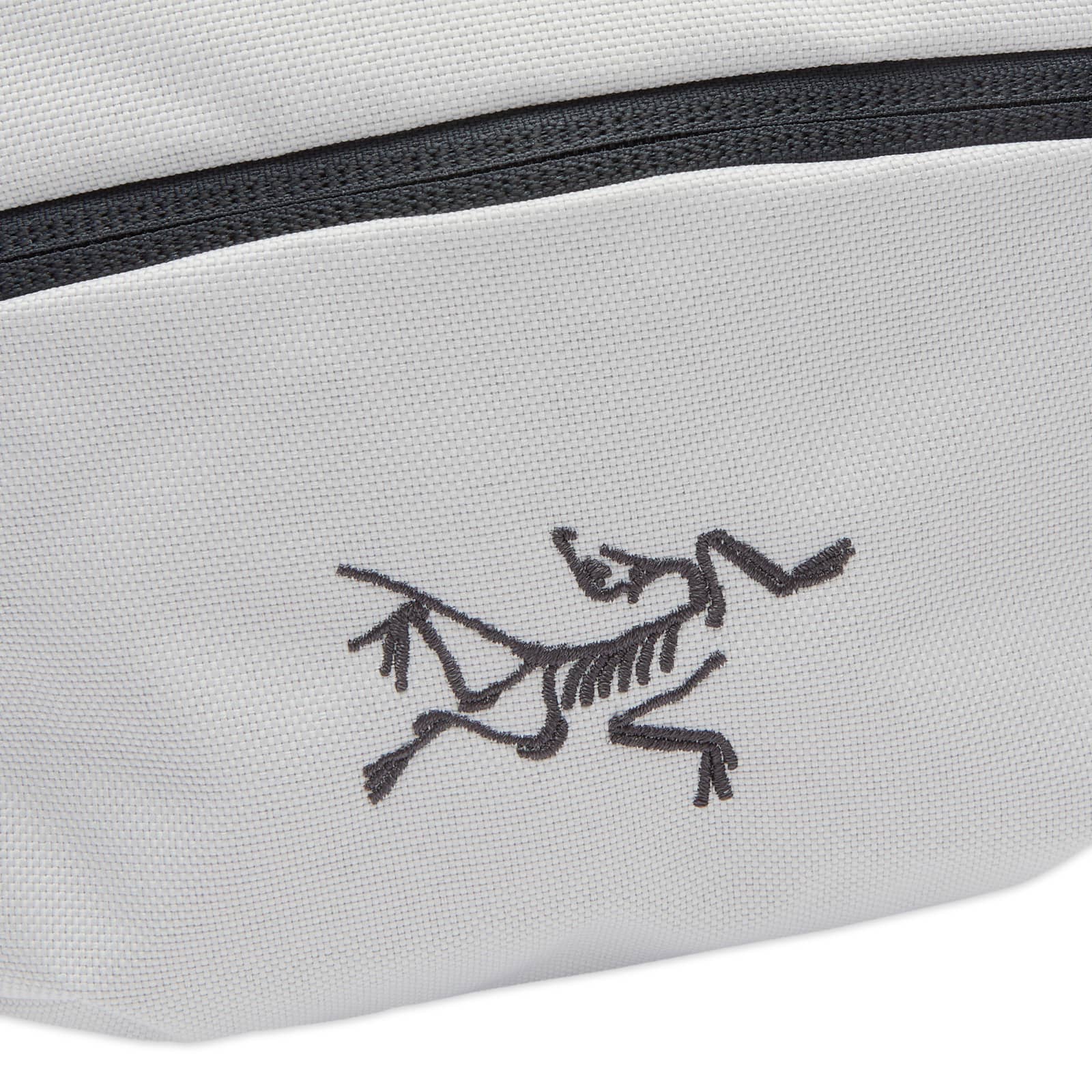 Arc'teryx Mantis 1 Small Waist Pack Solitude & Graphite | END. (GB)