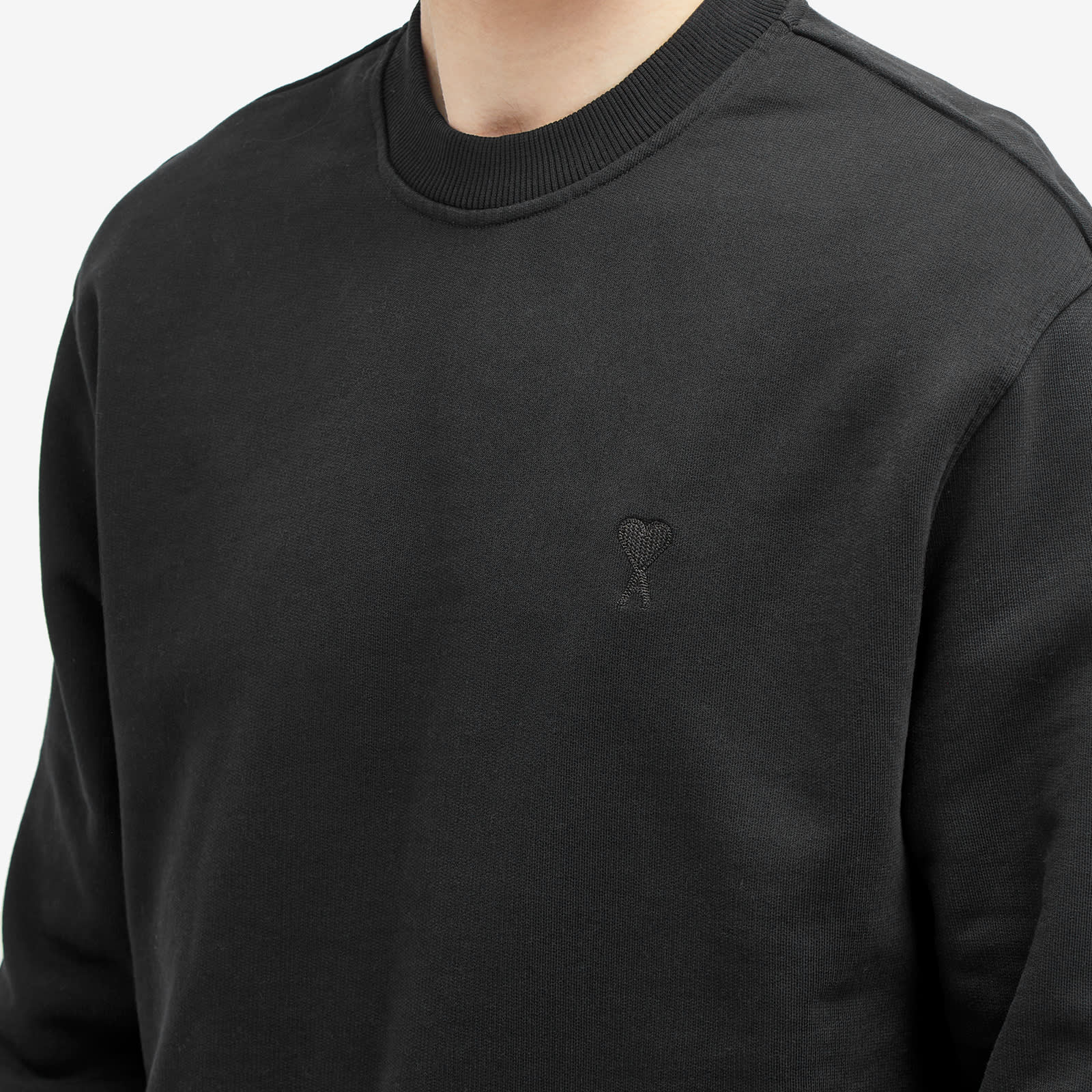 AMI Paris Tonal Heart Crew Sweat Black | END. (KR)