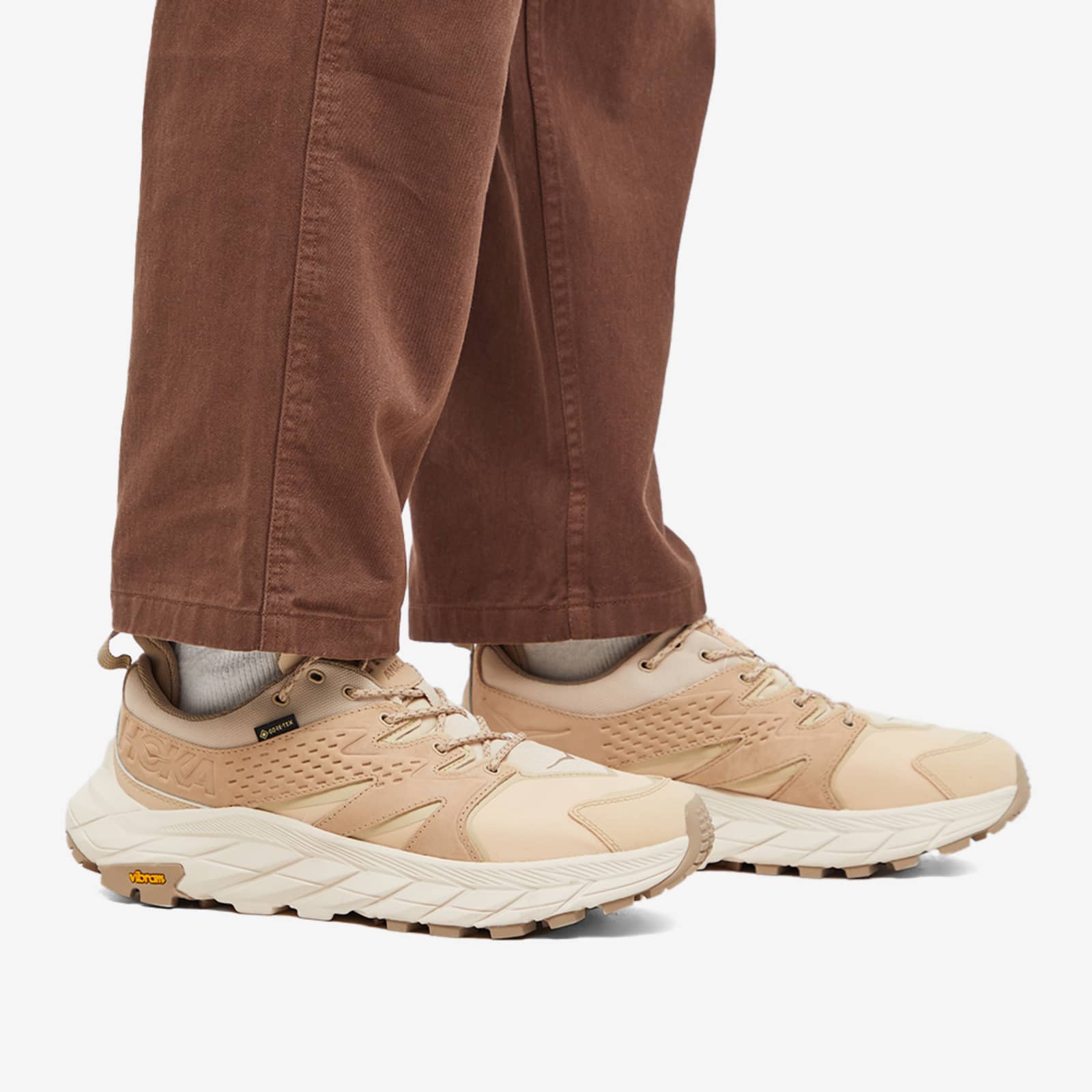 HOKA ONE ONE Anacapa Low GTX Shifting Sand & Eggnog | END. (GB)