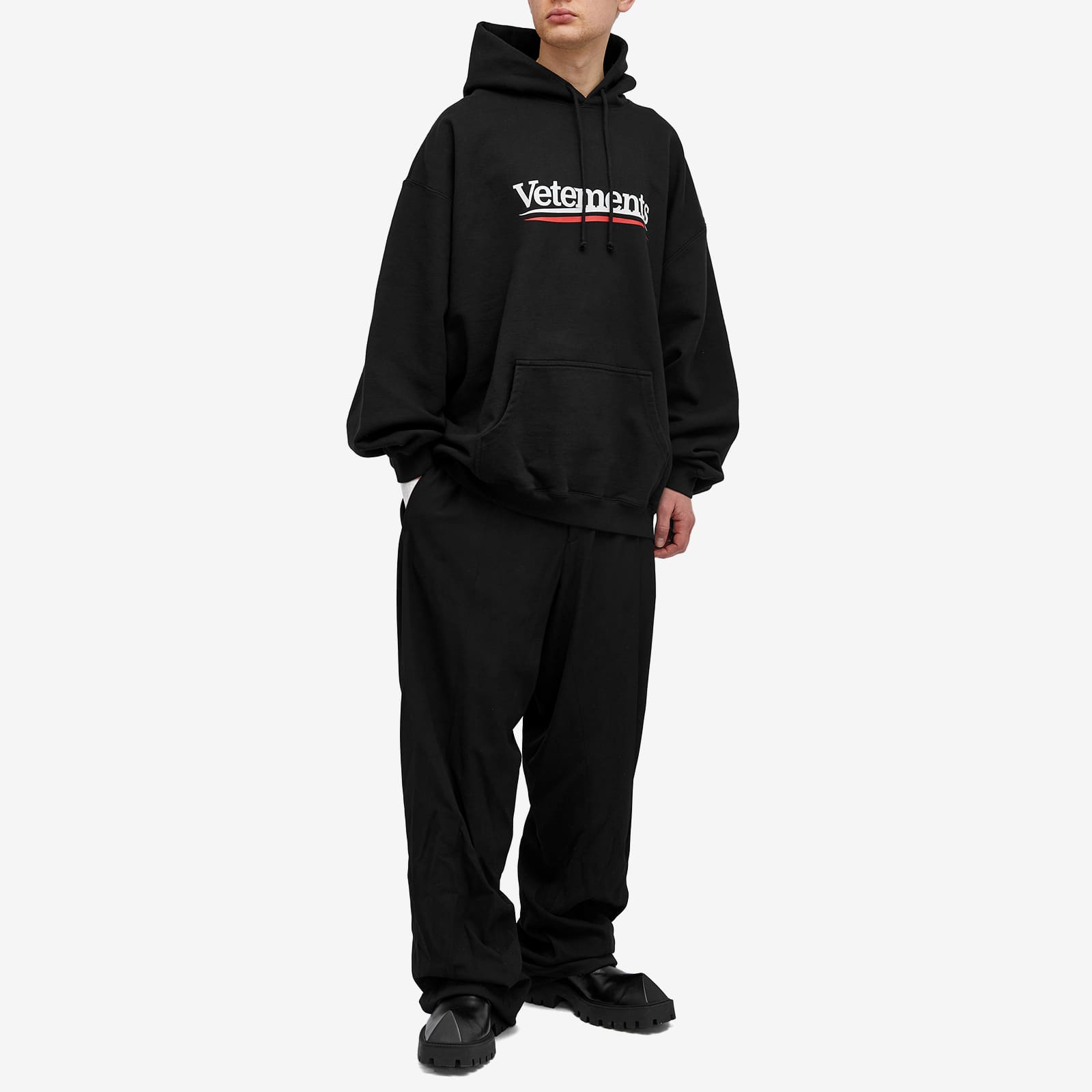 VETEMENTS Campaign Logo Hoodie Black | END. (HK)