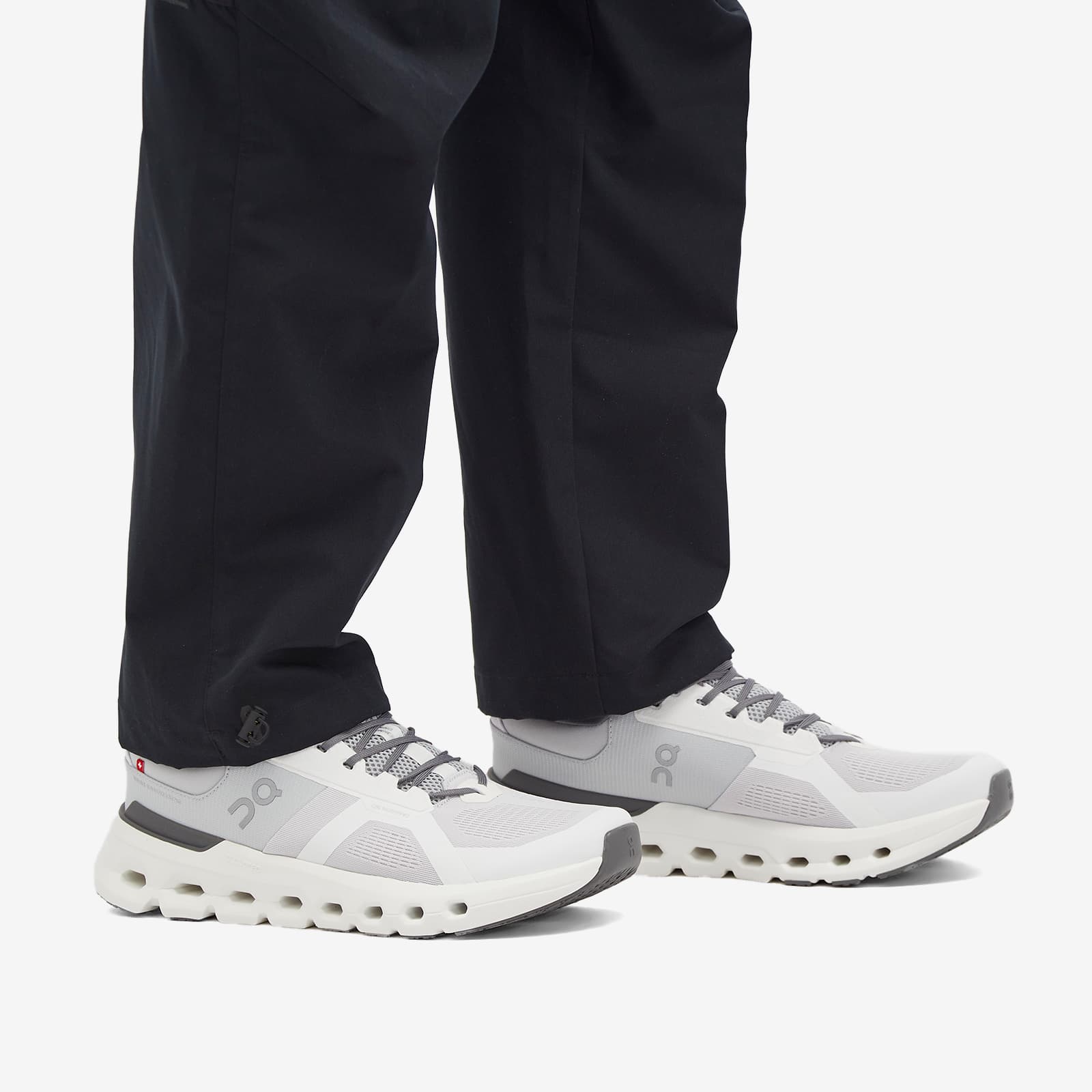 ON Cloudrunner 2 White | END. (GB)