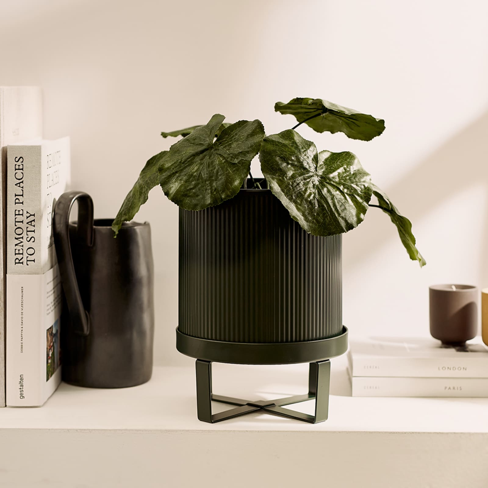 ferm LIVING Bau Small Plant Pot Dark Green | END.