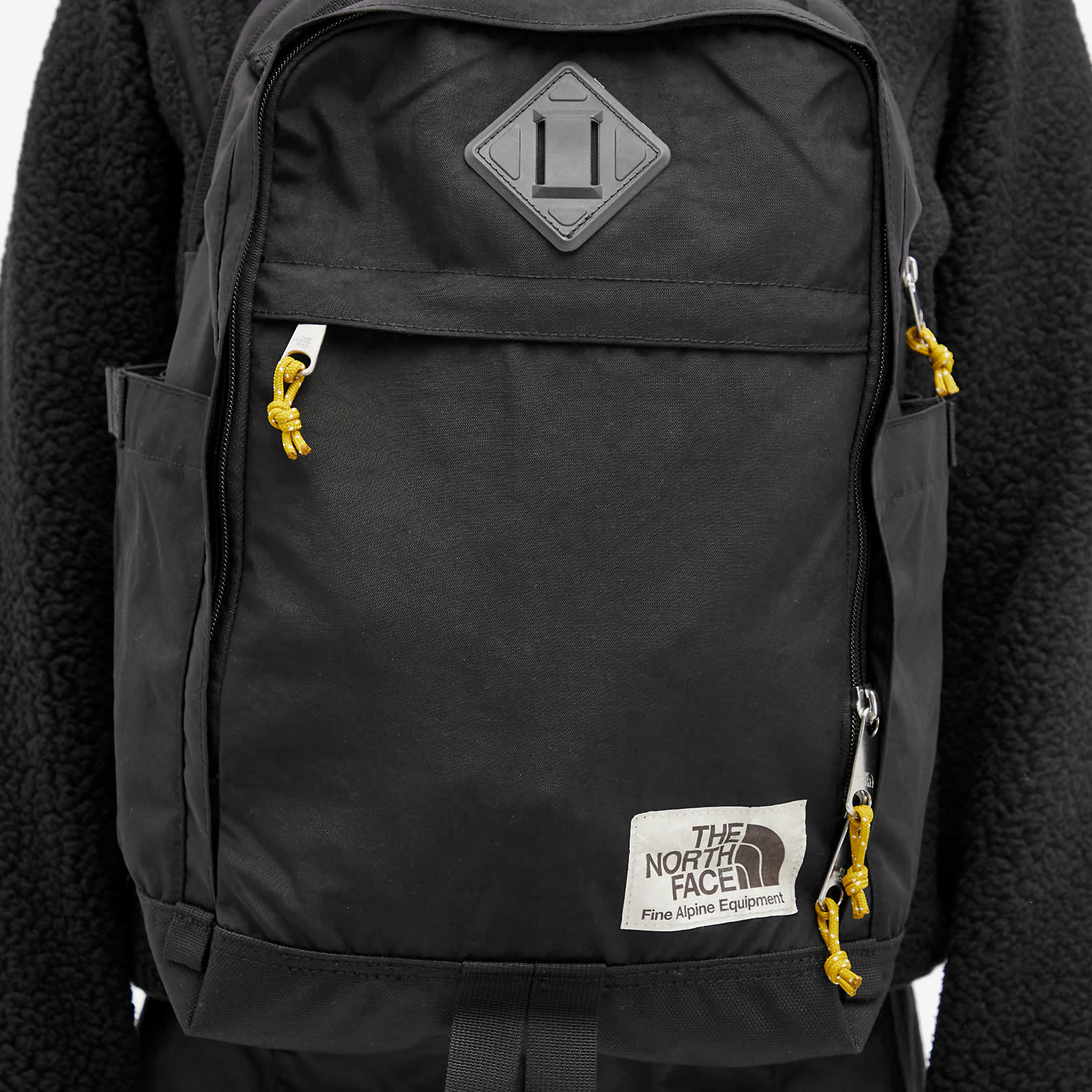 The North Face Berkeley Daypack Tnf Black & Mineral Gold | END. (US)