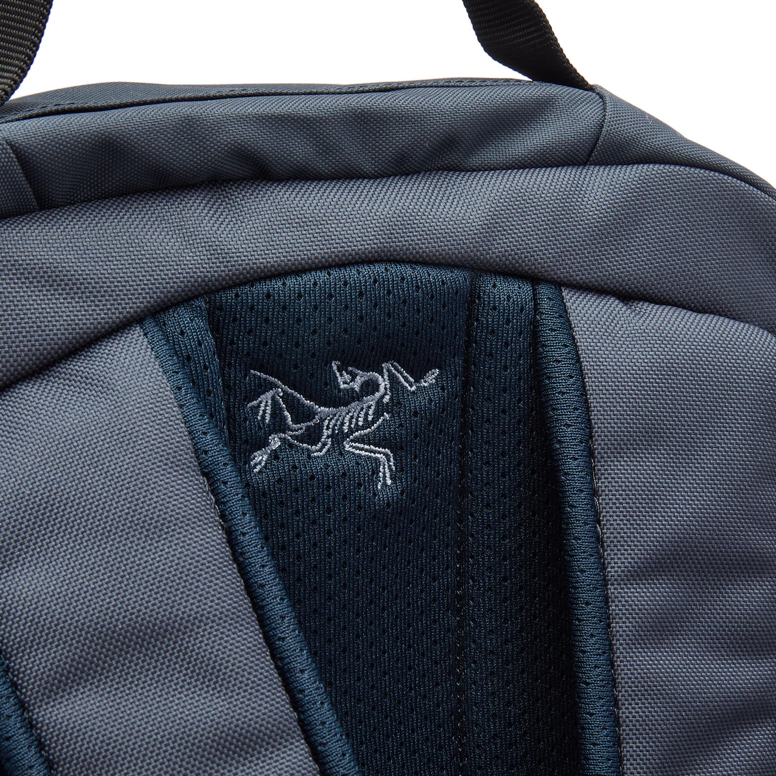Arc'teryx Mantis 26 Backpack Black Sapphire | END.