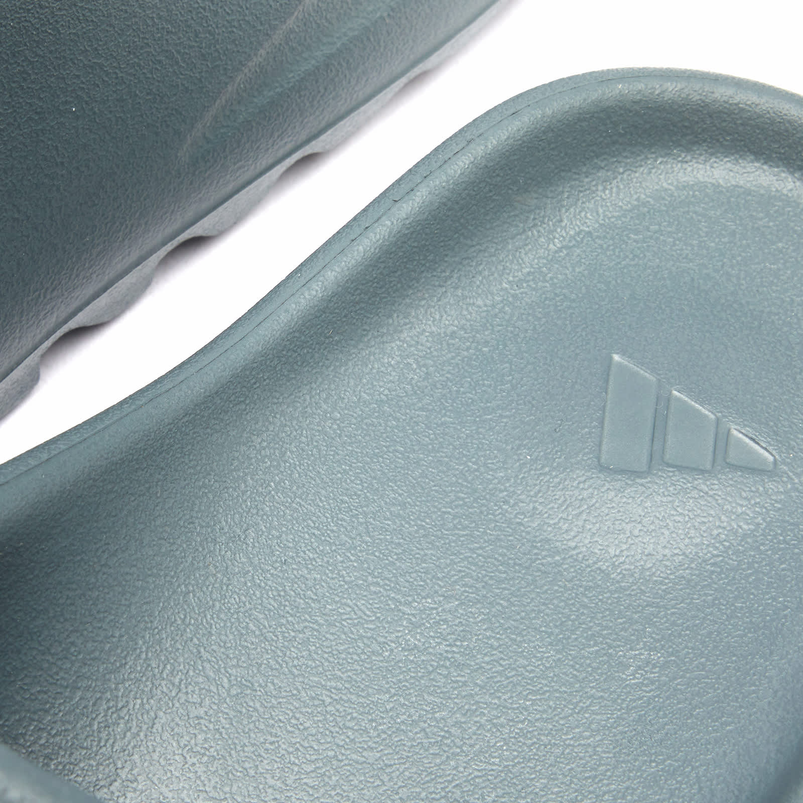 Yeezy Slide Slate Marine | END. (SG)